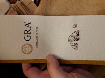 Received a mystery ring from a Tevin James • 报告问题。保护您的社区。 • Safely HQ